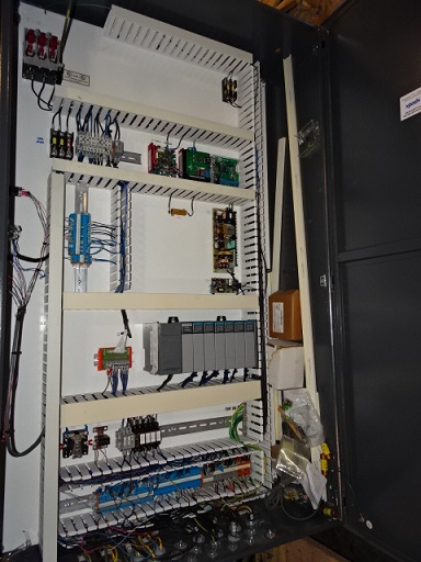 Lantech Q500 Semi-Auto Stretch Wrapper - North Star Packaging